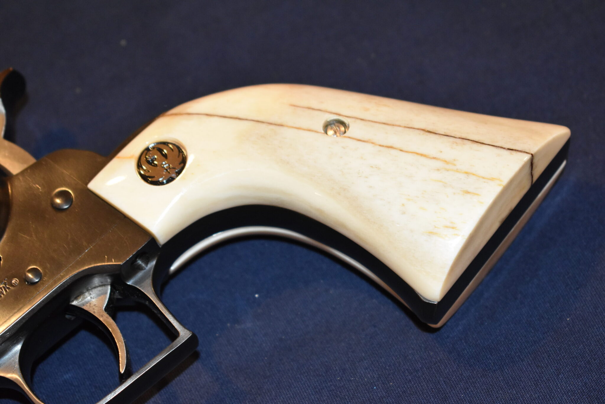 RUGER SUPER BLACKHAWK PREMIUM GIRAFFE BONE GRIPS RSBGB2 | Rogers Guns ...