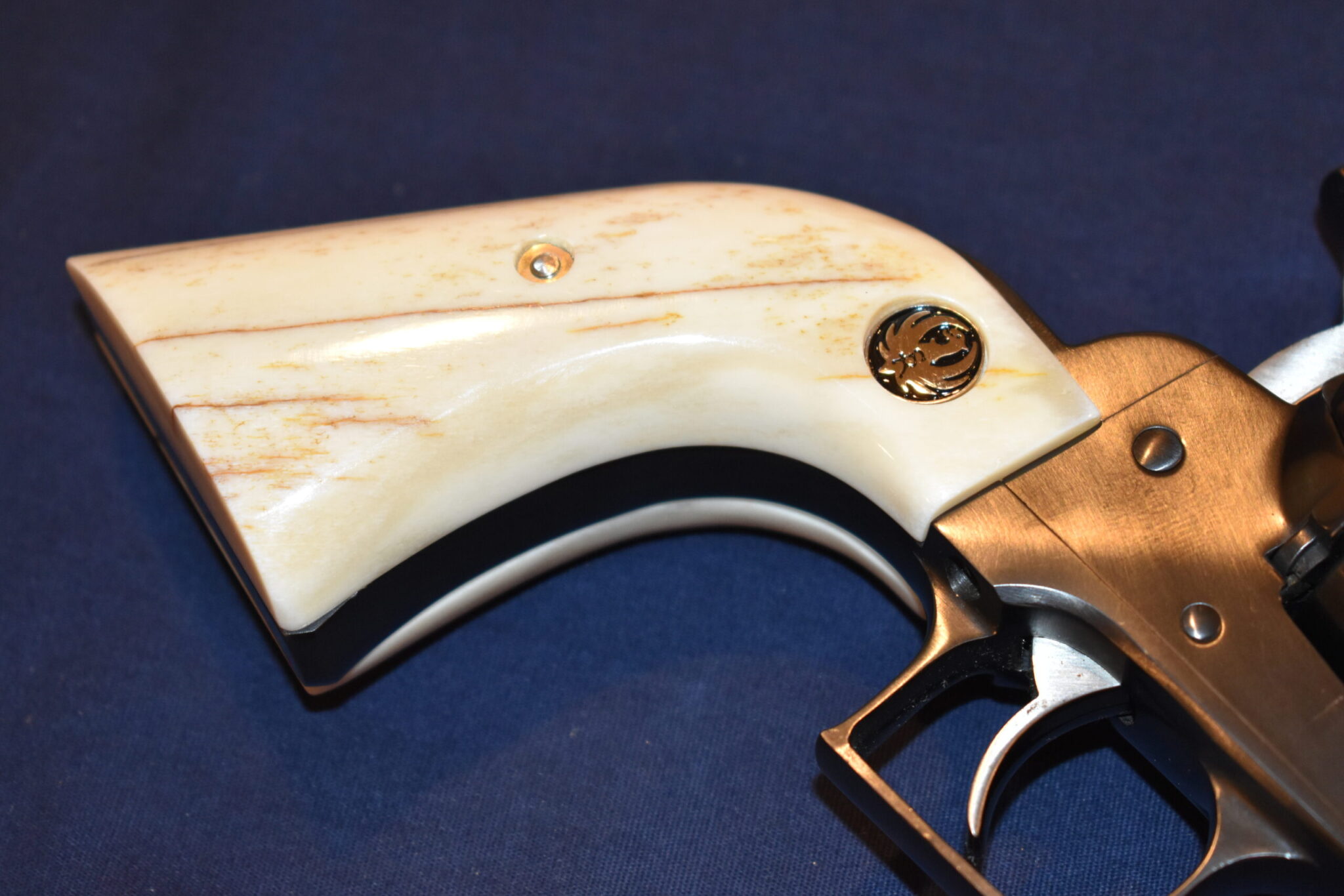 RUGER SUPER BLACKHAWK PREMIUM GIRAFFE BONE GRIPS RSBGB2 | Rogers Guns ...