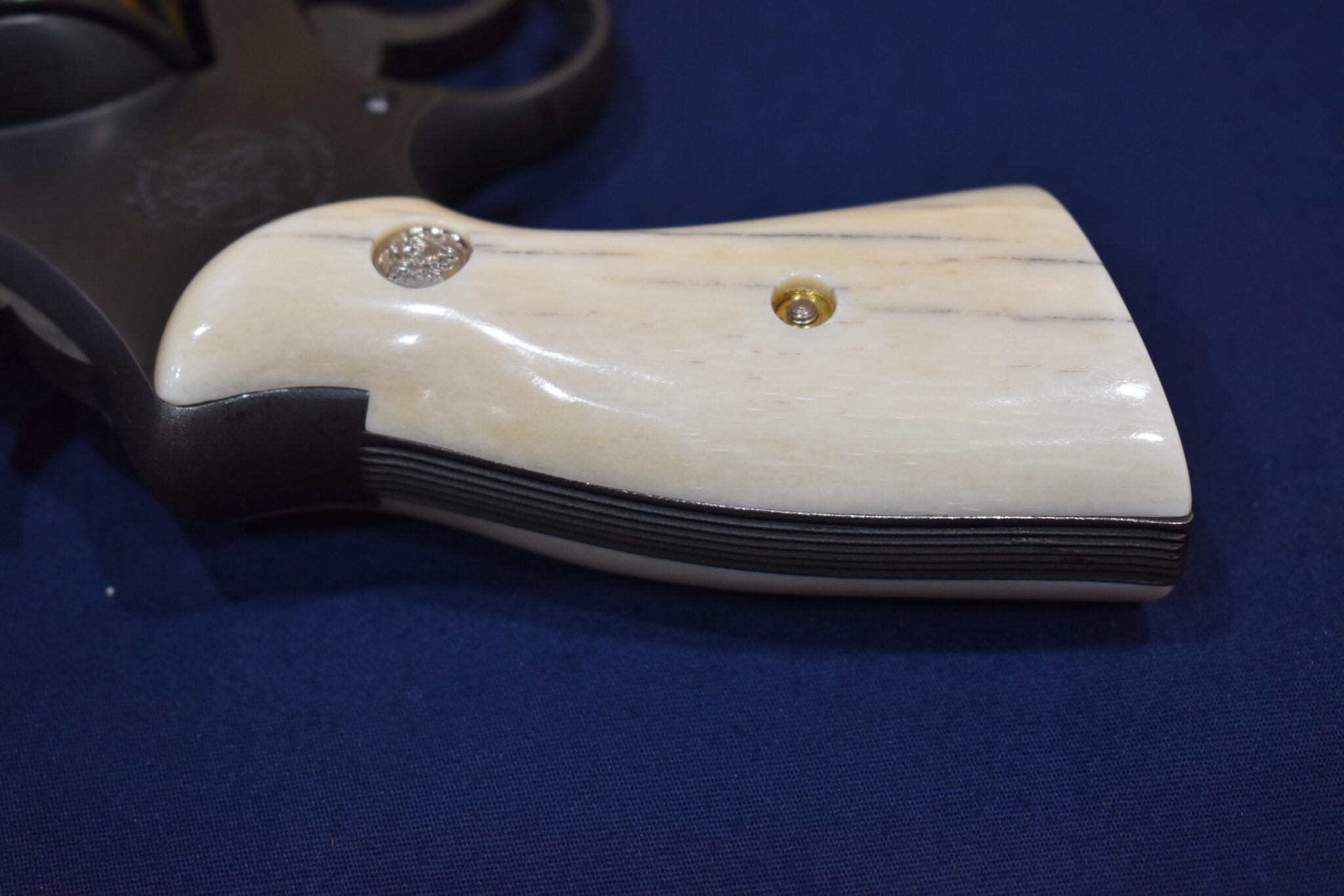 SMITH & WESSON N FRAME PREMIUN GRADE GIRAFFE BONE GRIPS SWNGB10 ...