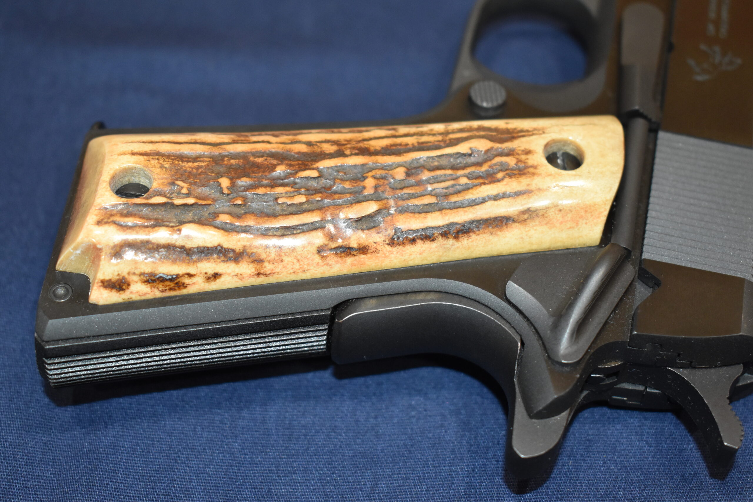 COLT 1911 VINTAGE SAMBAR STAG GRIPS 1911SS44 | Rogers Guns & Grips